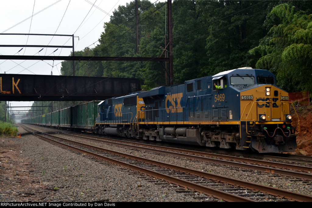 CSX ES40DC 5469 leads Q703-03